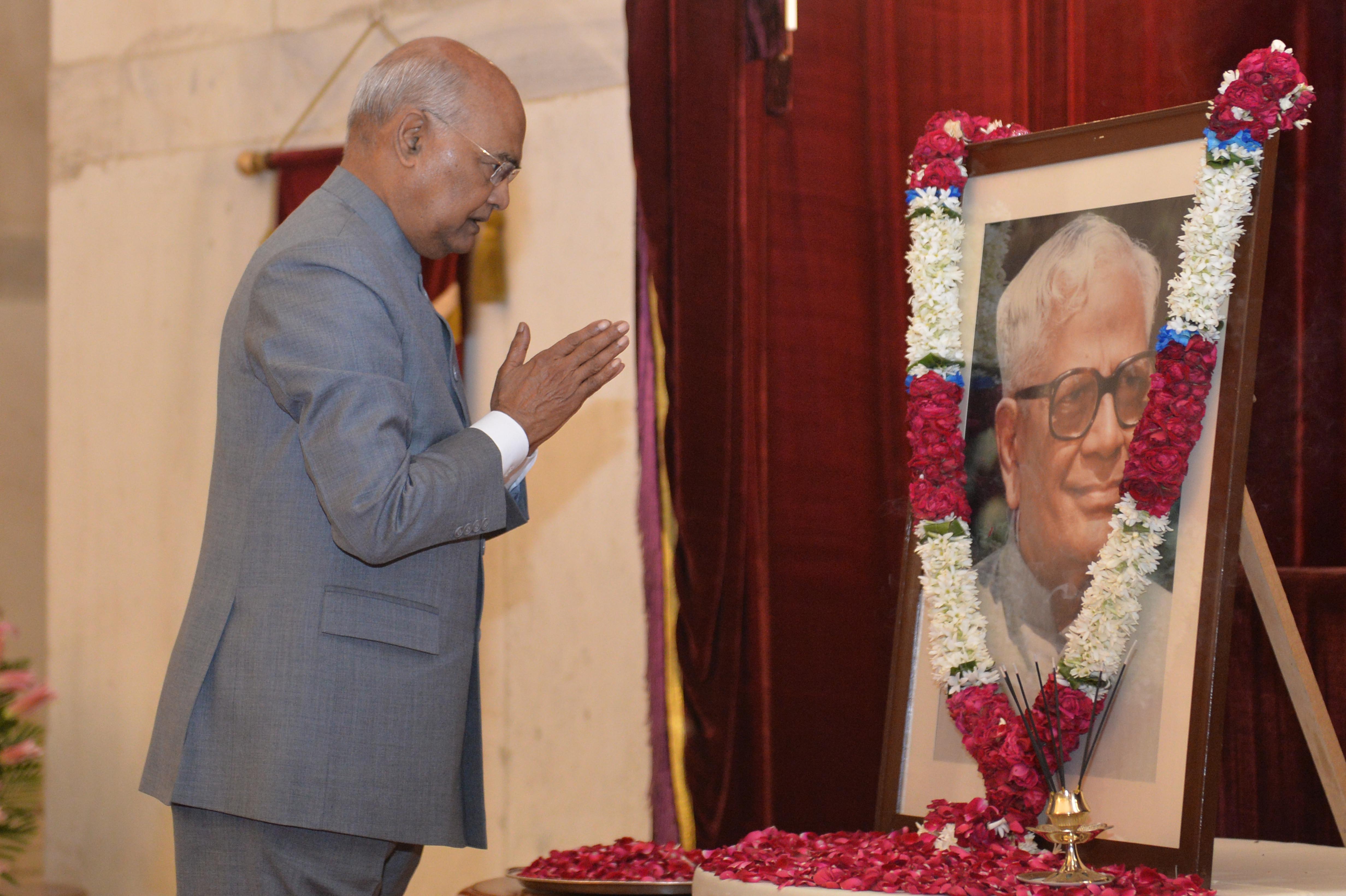 President of India pays floral tributes to Shri R. Venkataraman on his ...