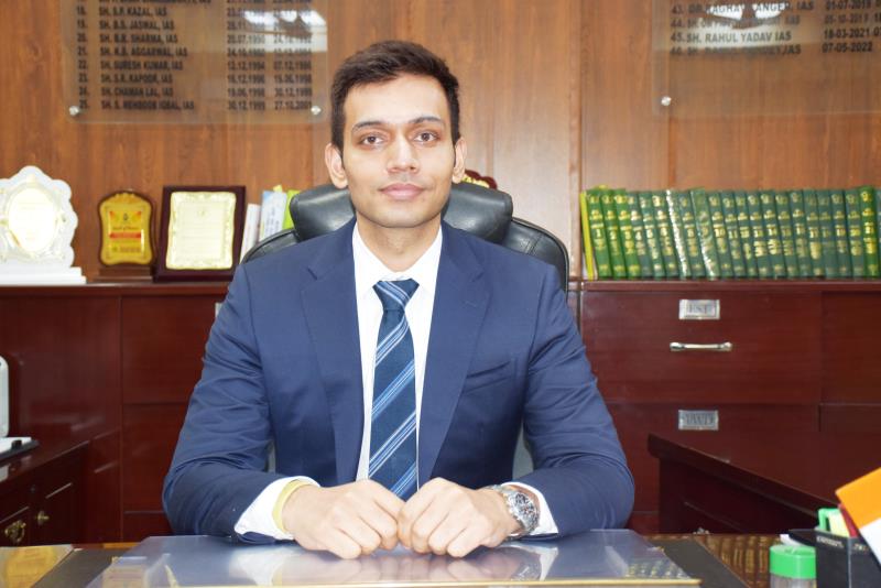 Rakesh Minhas assumes office as new Deputy Commissioner Kathua – THE ...