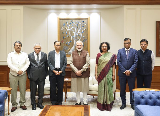 Prime Minister Modi Meets 16th Finance Commission Members